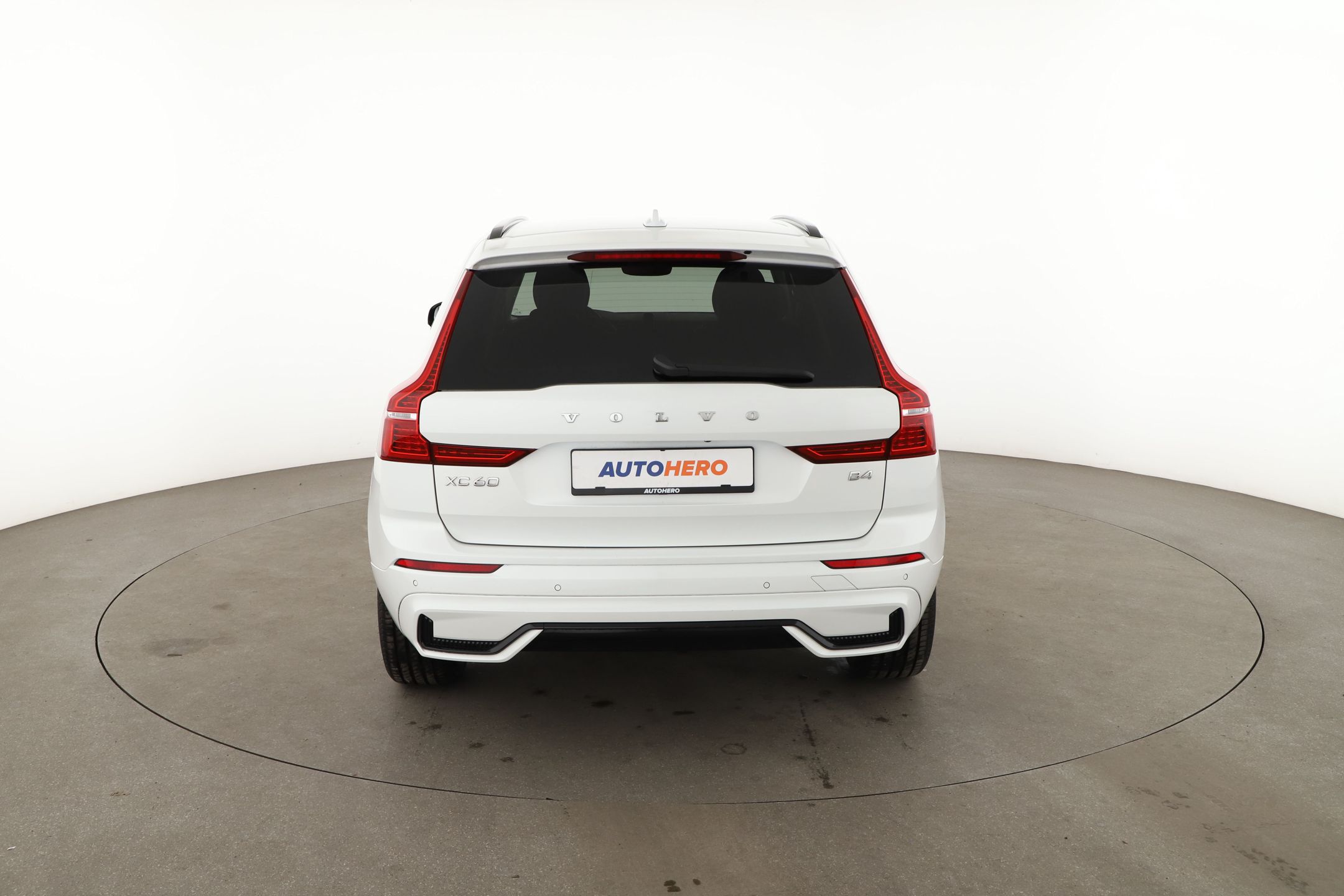 Volvo XC60 2.0 B4 Plus Dark 2WD, Benzin, 36.130