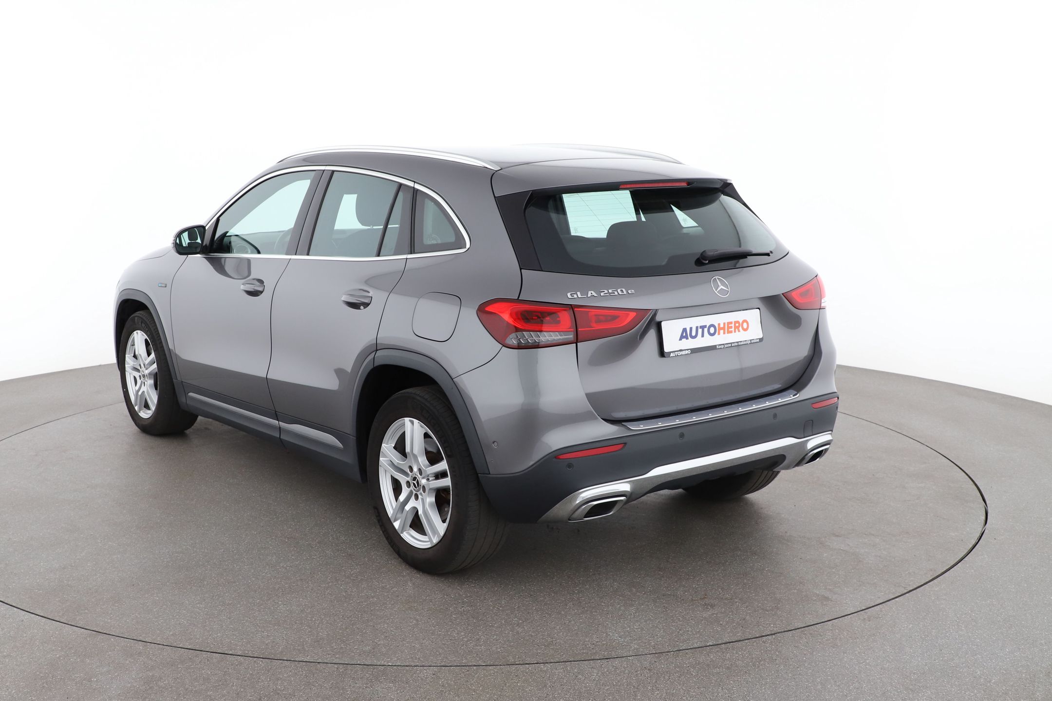 Mercedes-Benz GLA-Klasse GLA 250e Progressive, Hybride, € 28.650